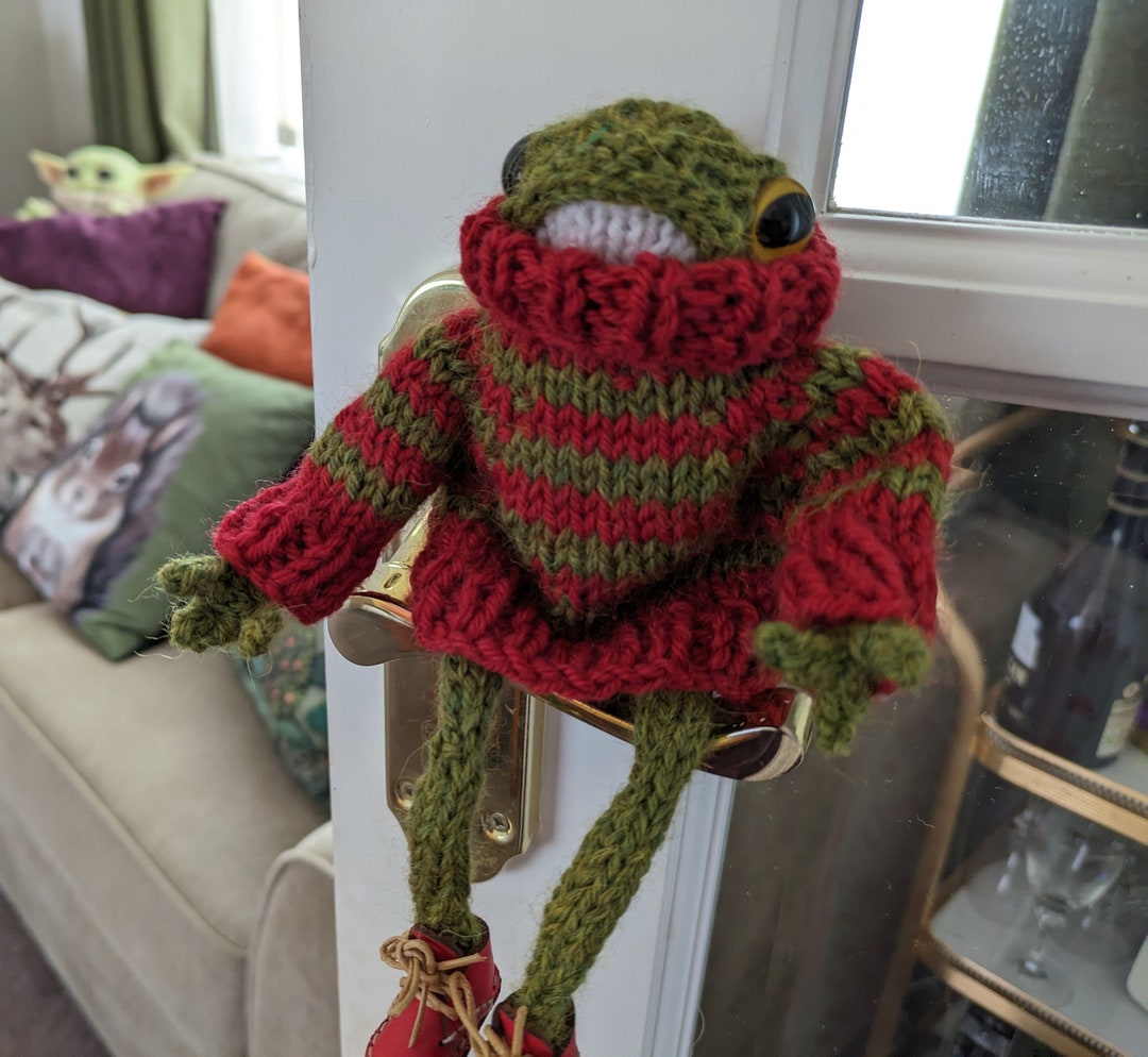 Knitted Frog With Boots and Sweater, Christmas Frog Gift - Etsy