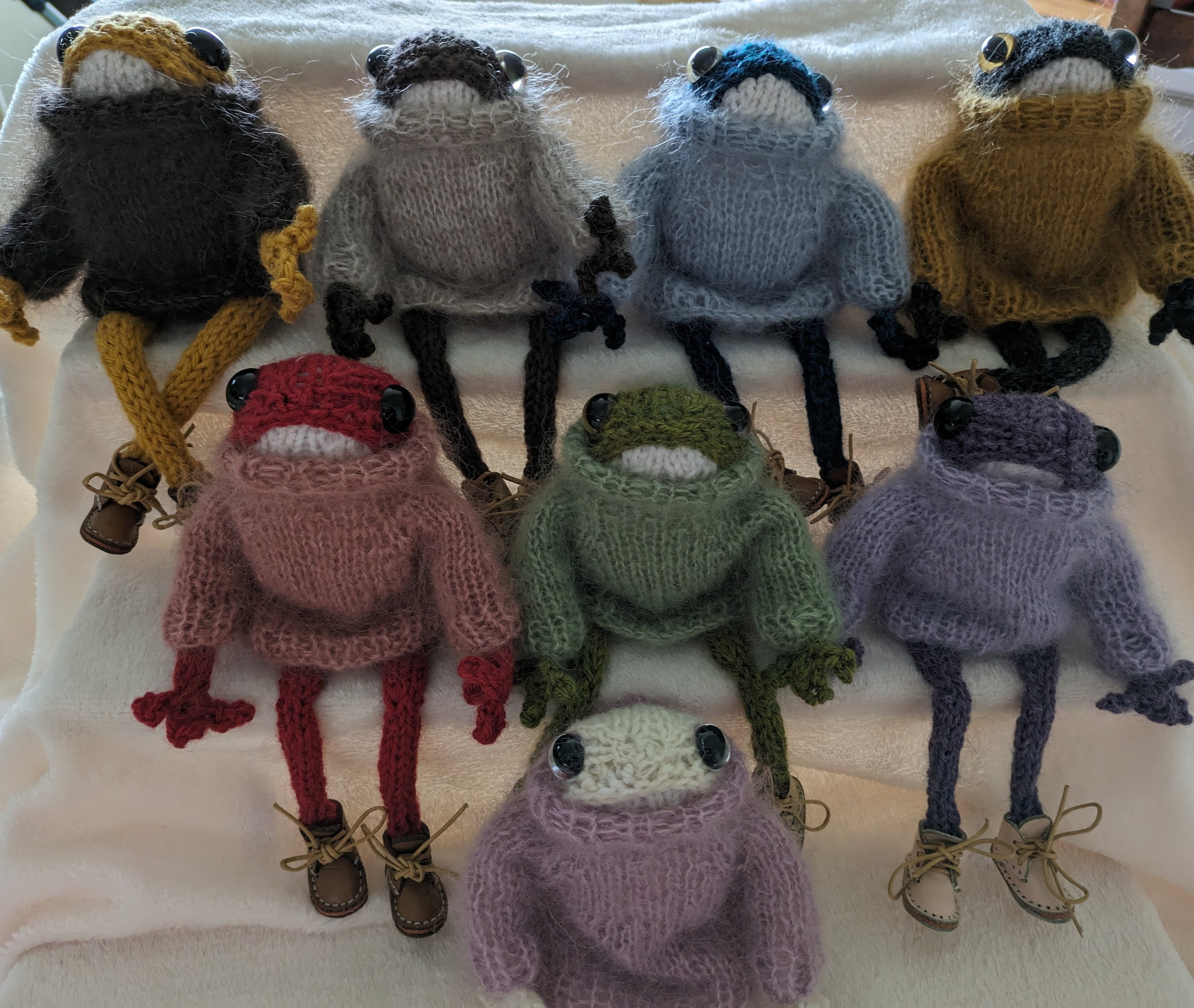 Small Knitted Frog With Jumper, Knitted Frog With Sweater and Boots ...