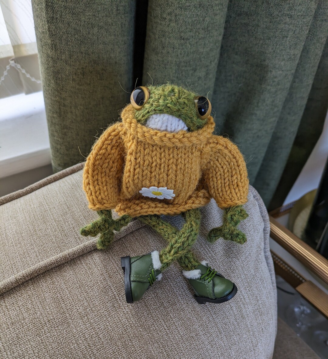 Knitted Frog With Boots and Sweater. Frog Christmas Gift - Etsy
