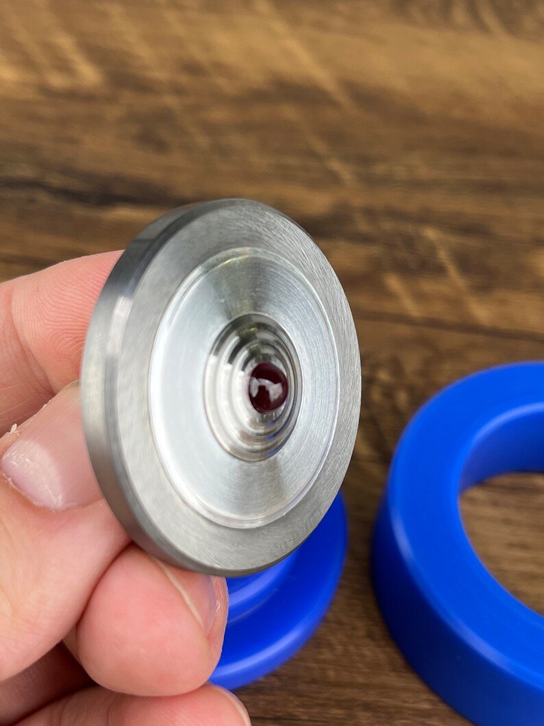 15-20 Minutes Ruby Tip Tungsten Spinning Top, With Hand Polished Base ...