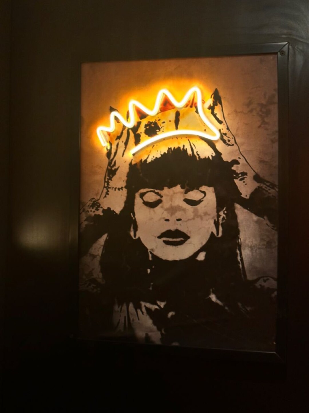 Urban Neon Art, Crown Wall Light, Chic Neon Sign, Street Art Decor ...