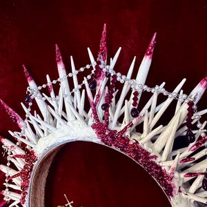 Scream Queen Thorn Crown, Bloody Crown. Horror, Bleeding Pearl ...
