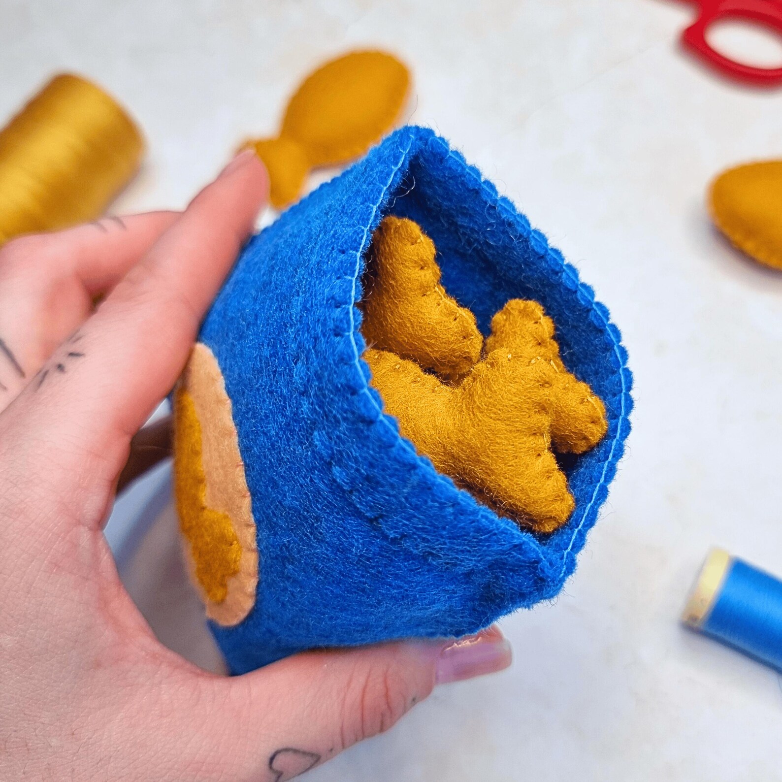 Felt Golden Fish Cracker and Packet Sewing Pattern: Easy DIY Pretend ...