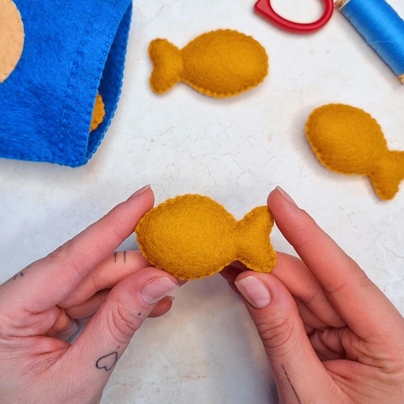 Felt Golden Fish Cracker and Packet Sewing Pattern: Easy DIY Pretend ...