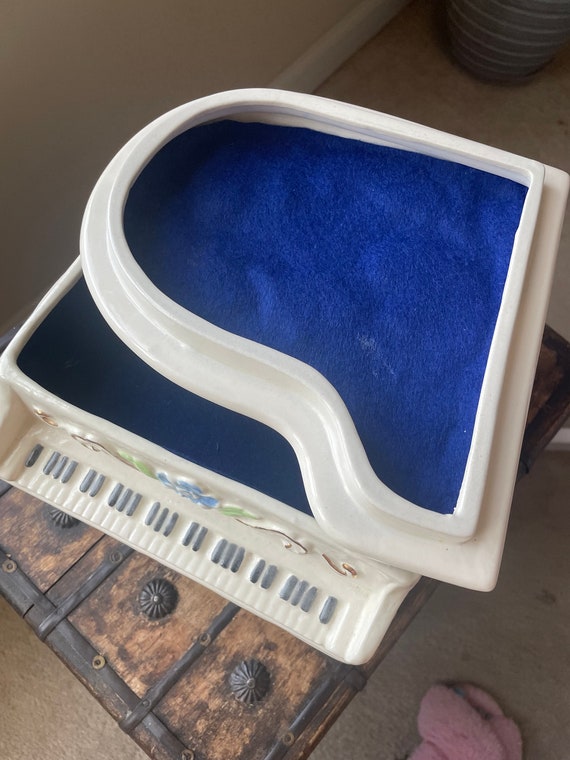 Vintage White Ceramic Grand Piano Velvet Lined Jewelr… - Gem