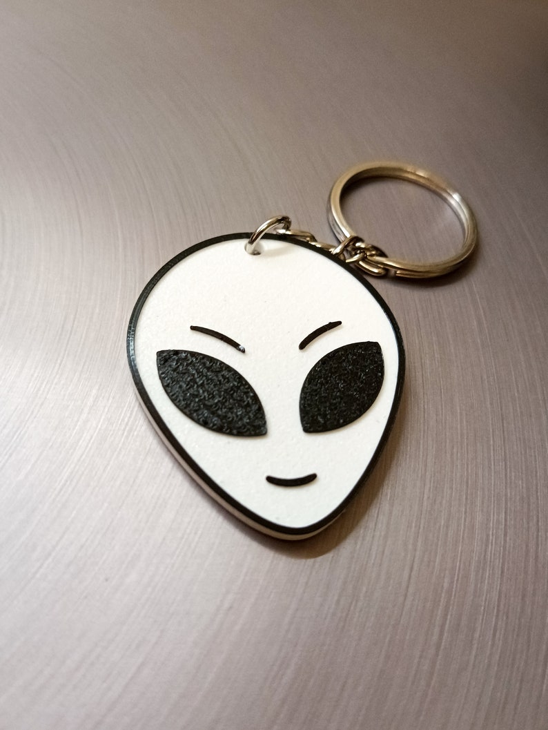 Alien Head Keychain - 3D Printed Figurine - Space Gift - Personalized ...