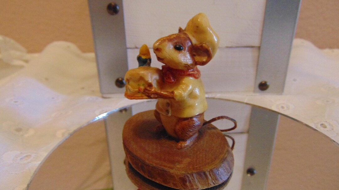 Darling Vintage Pre-owned Baker Mouse Figurine With Leather Tail- W.B ...
