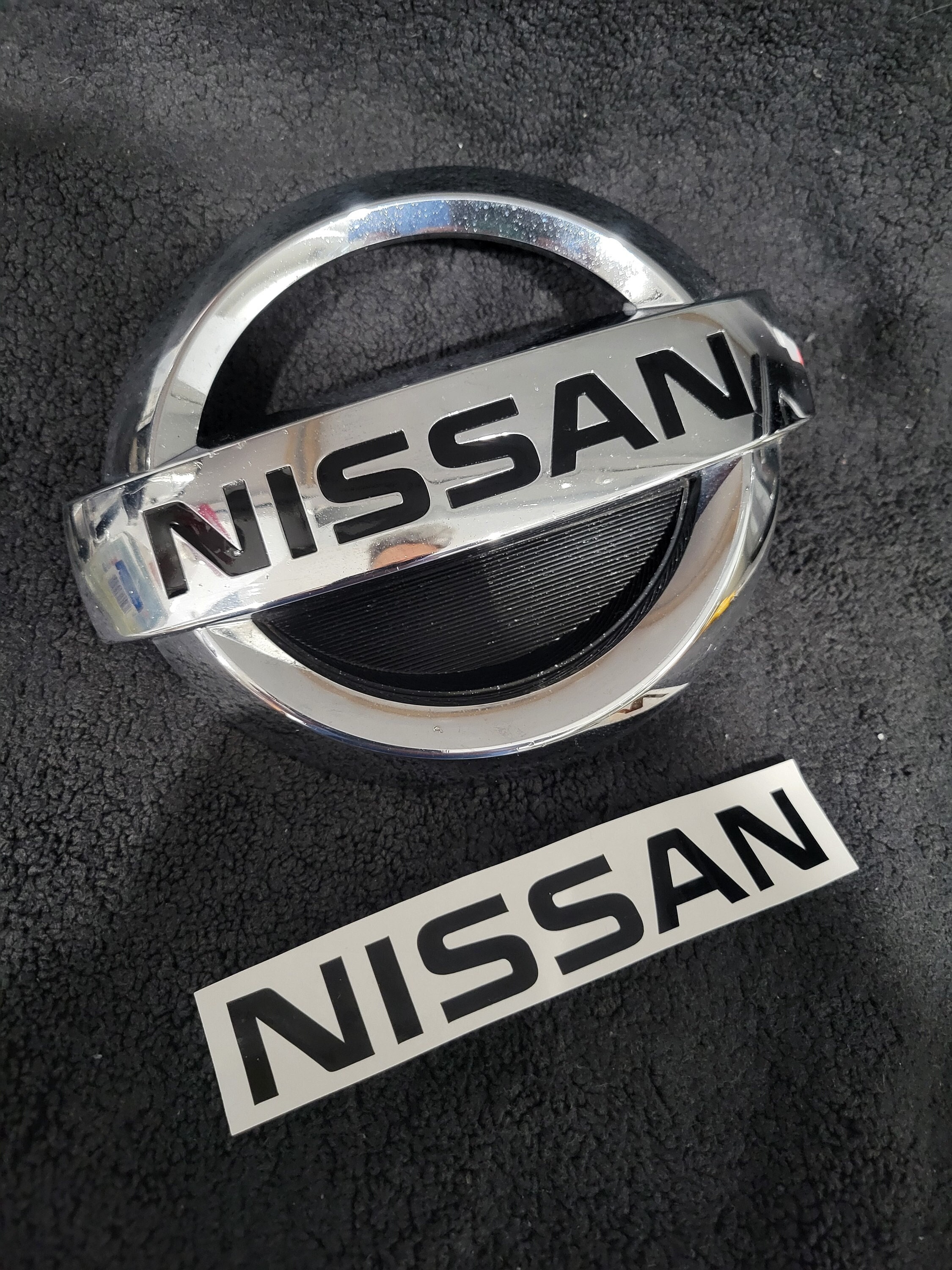 Nissan Emblem Black