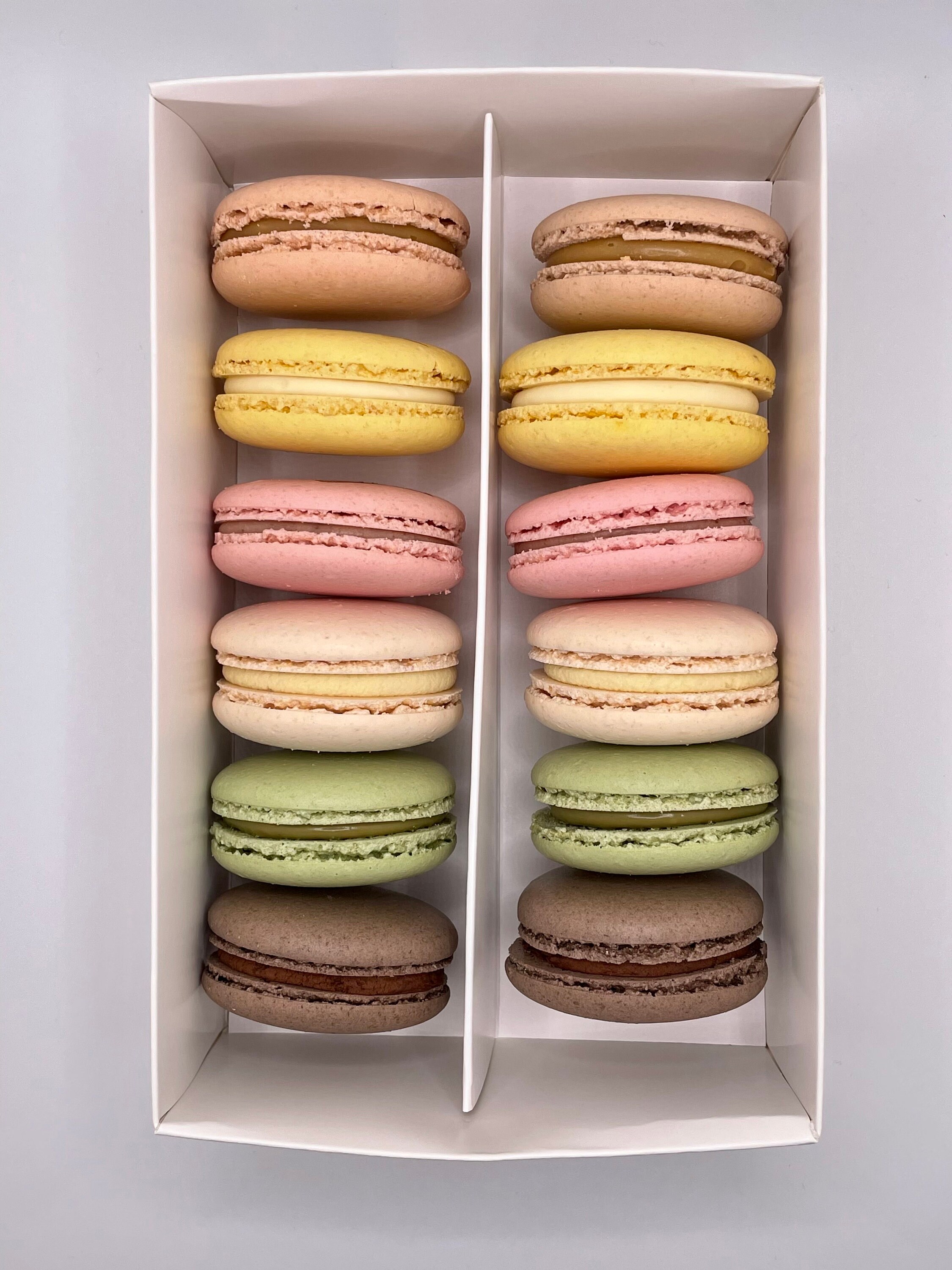 Box of 12 Classic Flavoured Macarons - Etsy
