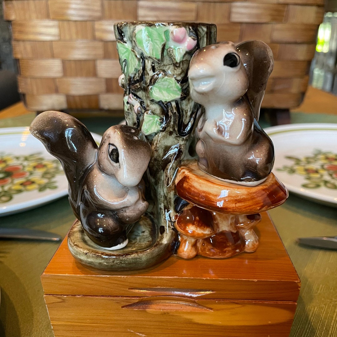 Vintage Squirrels Sitting on a Tree Salt and Pepper Shakers - Etsy