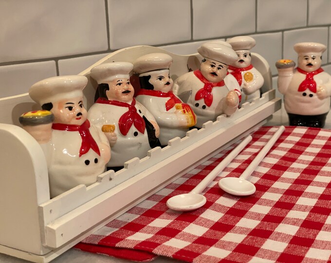 Vintage Spice Rack With Chef-shaped Salt and Pepper Shakers and Spice ...