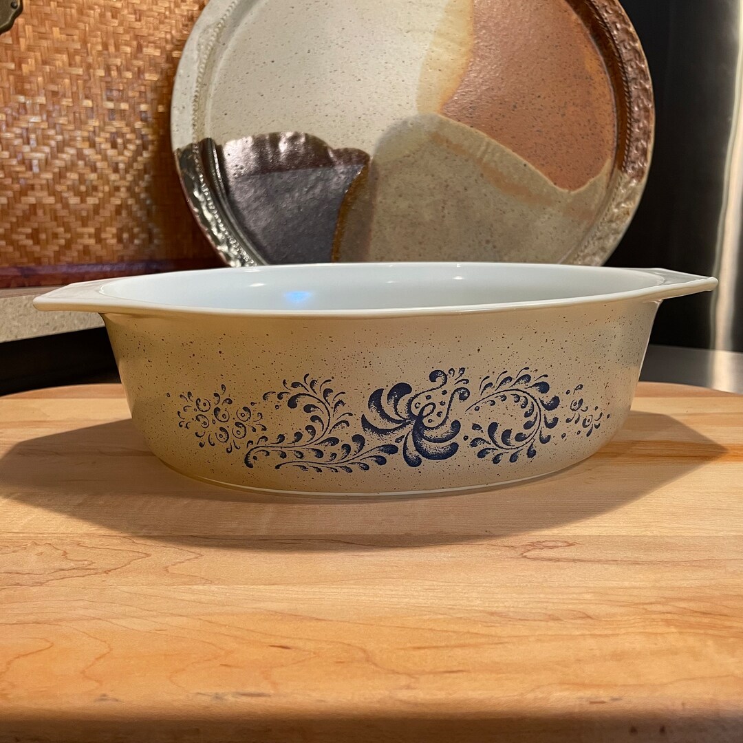 Large Vintage Pyrex Oval Casserole Dish, in Tan With Blue Homestead ...