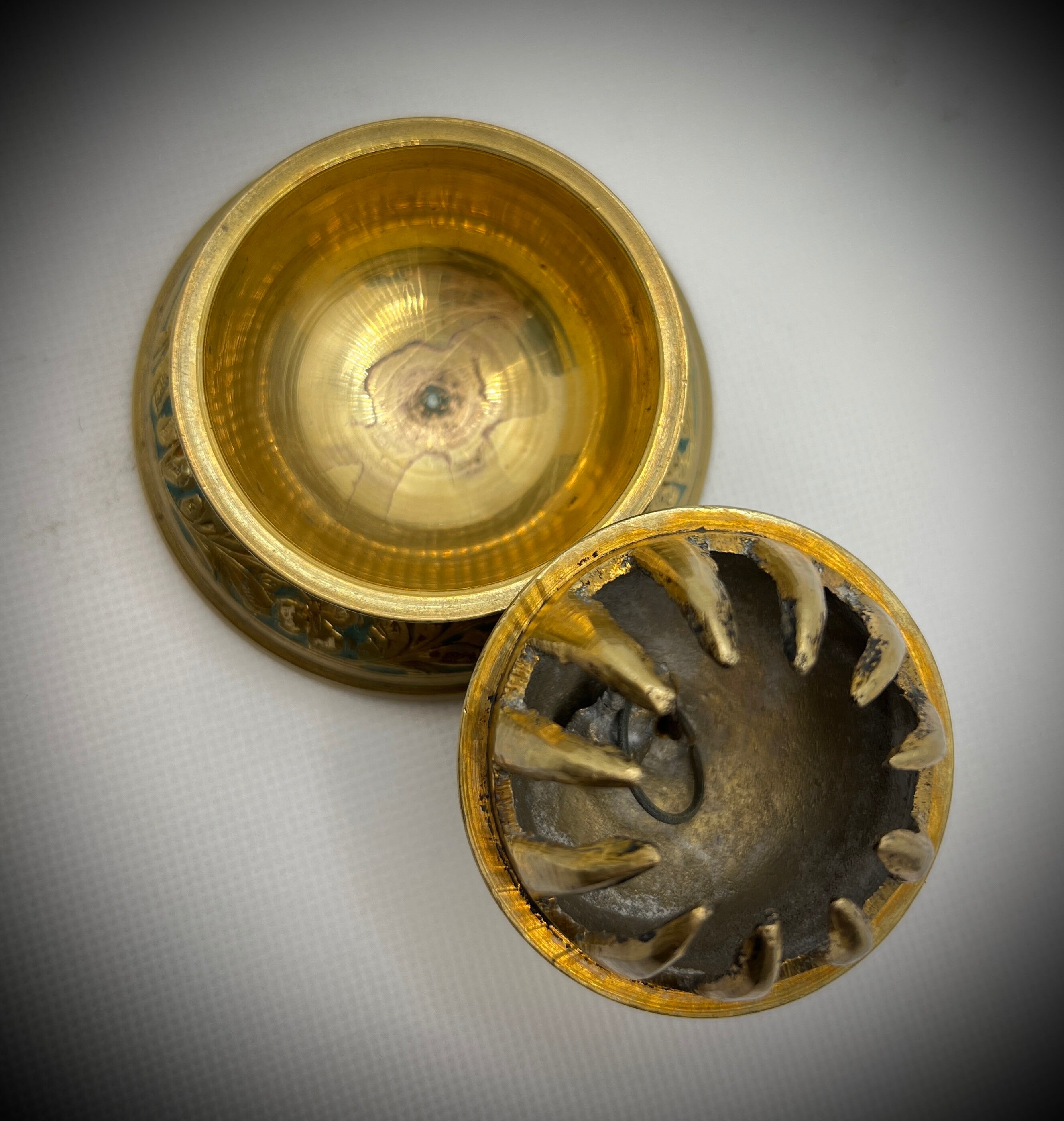 Antique Ornate Brass Elephant Claw Bell 11 Claws Etched Leaf Pattern ...