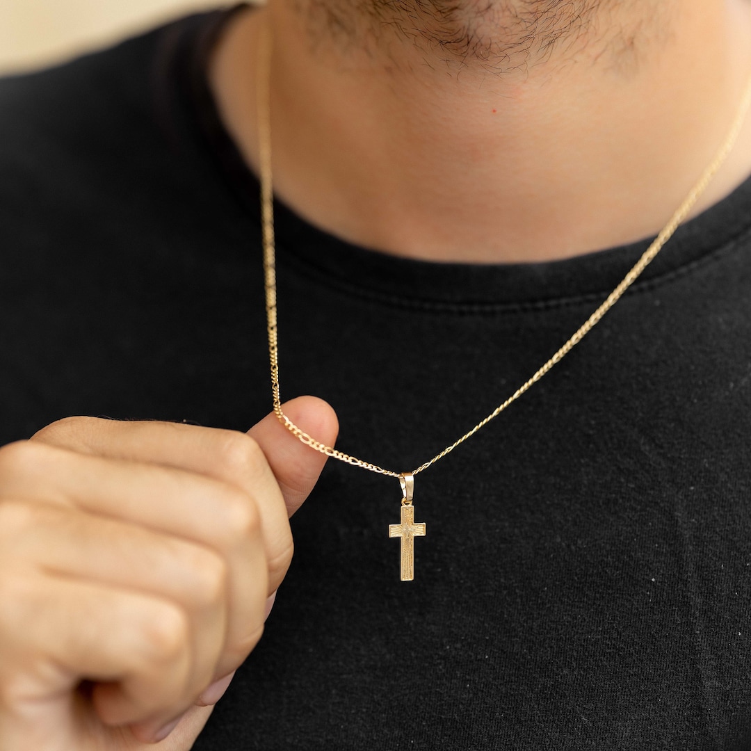 Colar masculino com cruz grande em ouro 18K, corrente Figaro de 2 mm ...