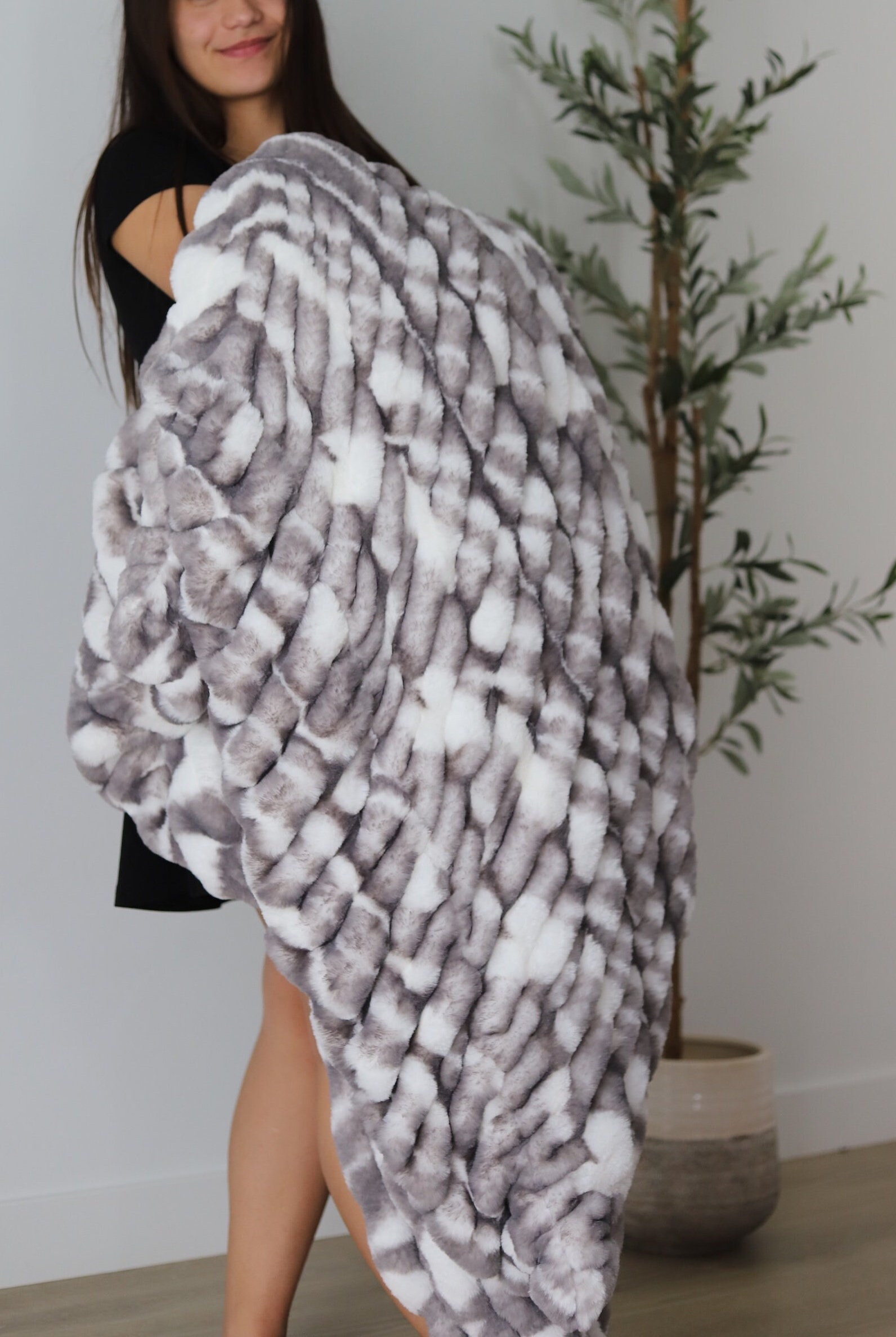 Plush White Grey Minky Blanket, Thick Soft Grey White Minky Blanket ...