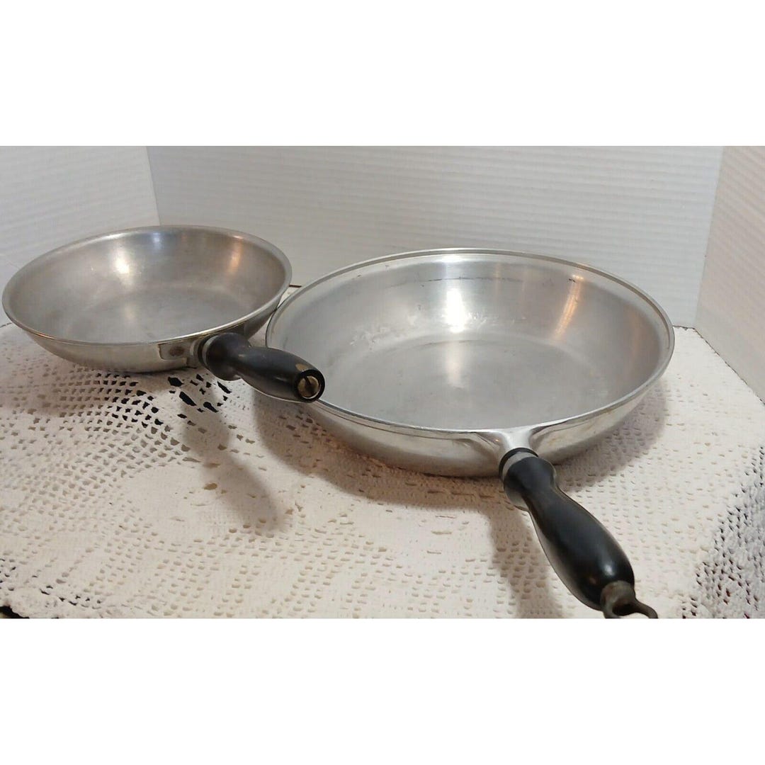 2 Wear-ever Skillets 7.5 and 10.5 Wooden Handle on Both. No 1407 and No ...