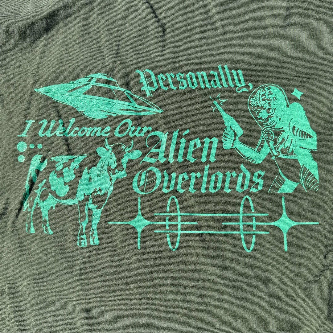 I Welcome Our Alien Overlords Scifi UFO Screenprinted Vintage Wash ...