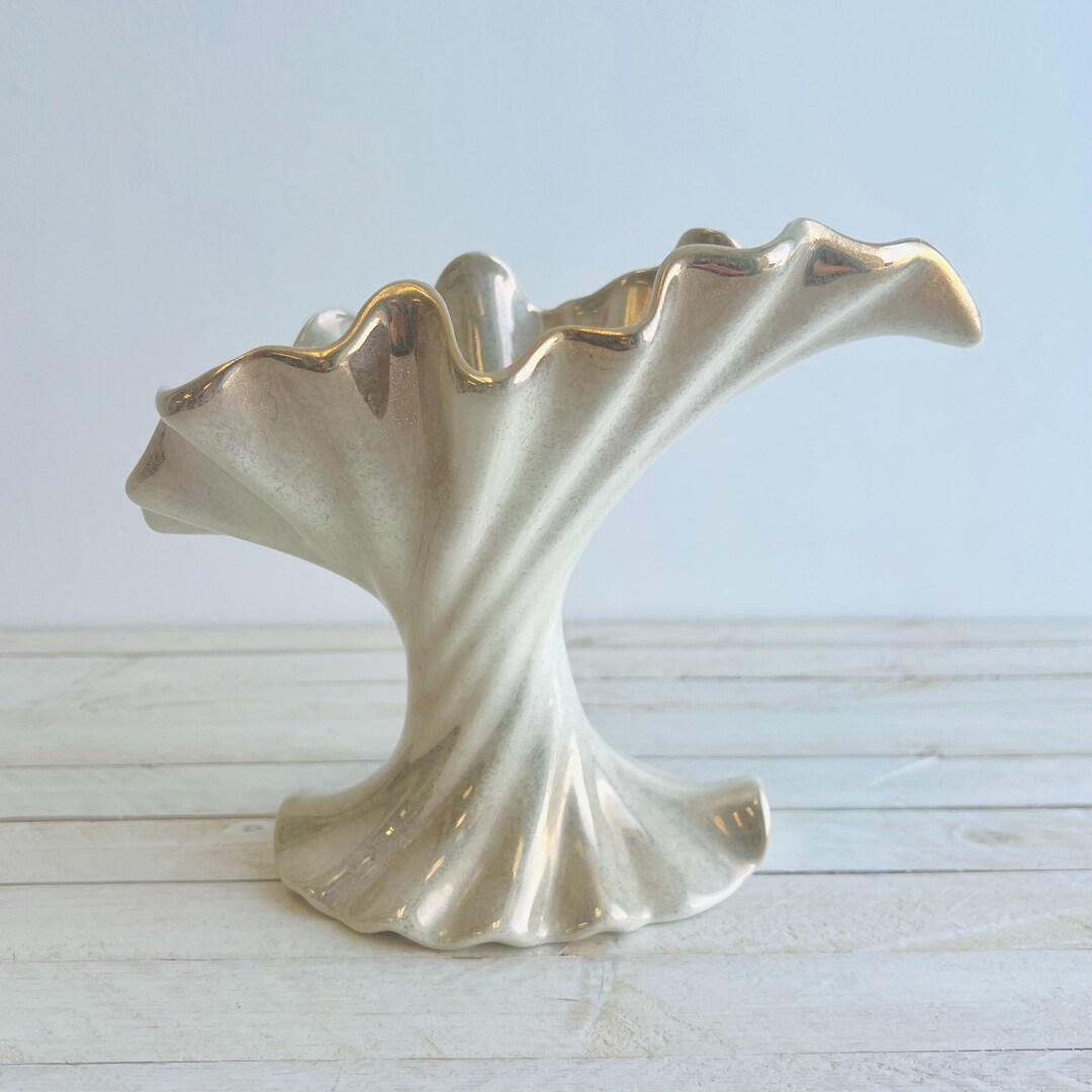 Vintage Ruffled Vase in Beige & Gold / Art Deco Style Swirl Plant ...
