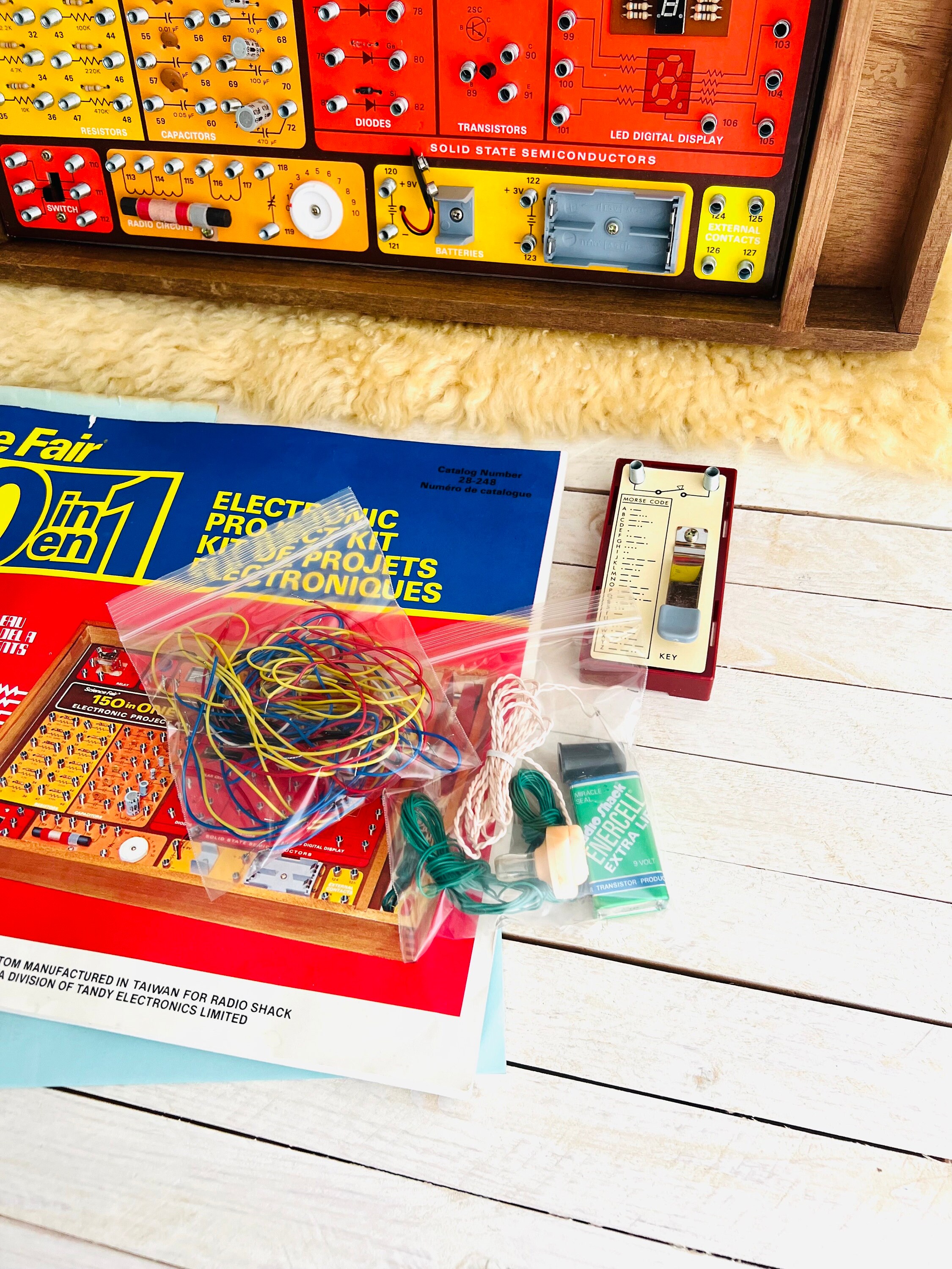 Vintage Electronic Project Kit / 1976 Science Fair 150 in One / Radio Shack Canada / Retro ...
