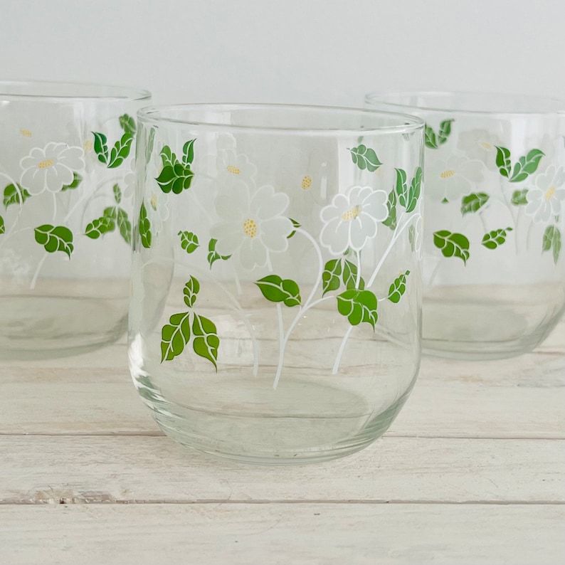 Vintage Daisy Glasses / Dainty Floral Lumicarc Glass Set of 3 / Retro ...