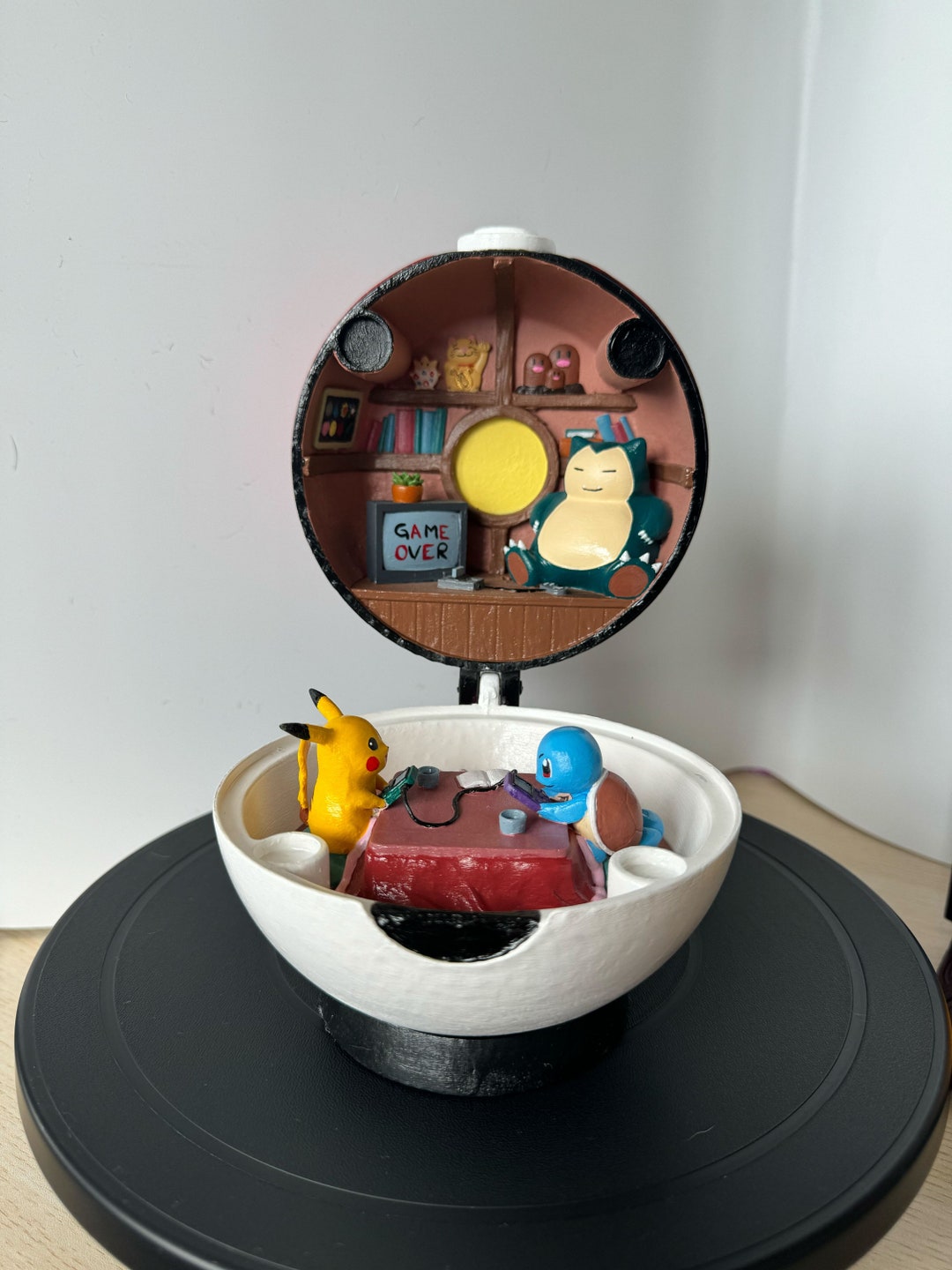 Pokemon - Pokeball to Open With Interior, Schiggy, Gluamanda, Pikachu ...