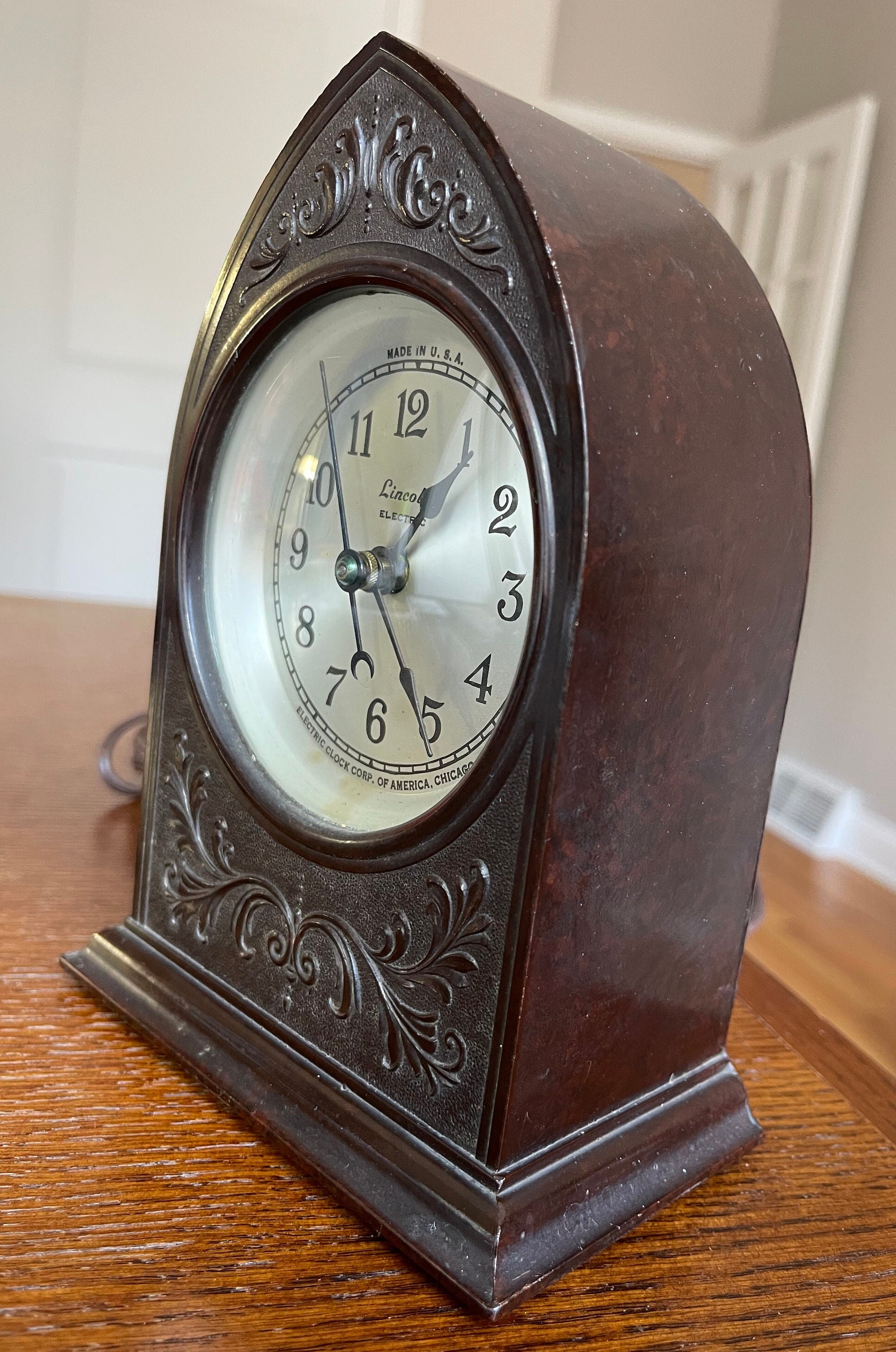 Vintage Lincoln Electric Bakelite Catedral Clock/mantle Clock - Etsy