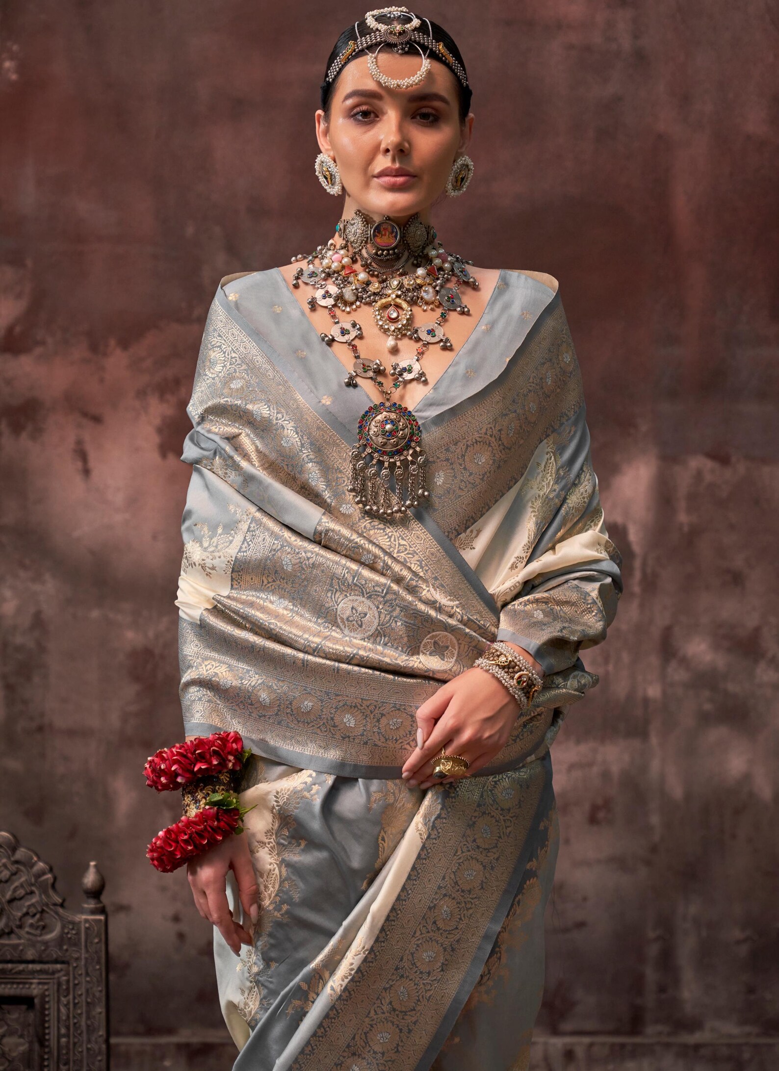 Amazing Grey and White Weaving Handloom Border Pallu With Blouse for ...