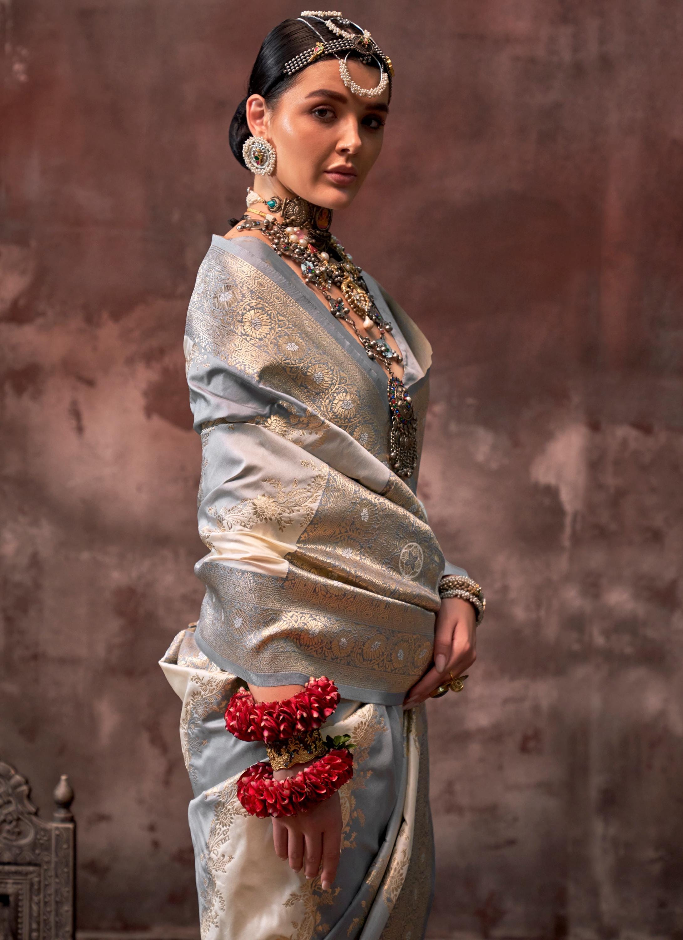 Amazing Grey and White Weaving Handloom Border Pallu With Blouse for ...