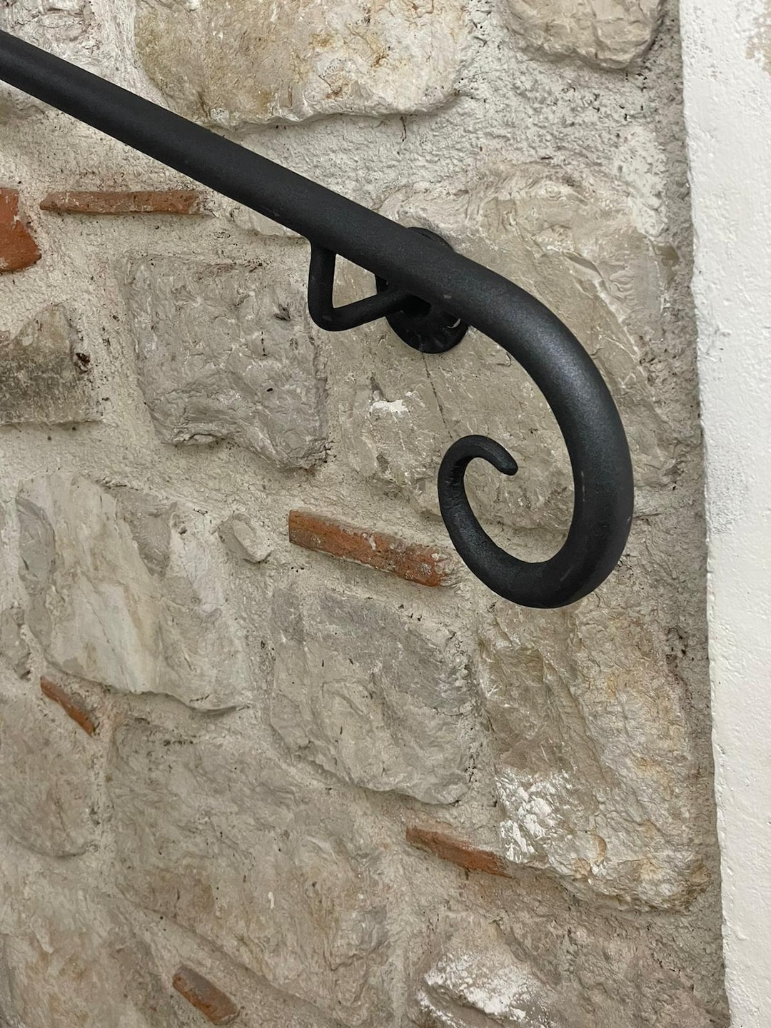 Positano 25mm Iron Handrail With Anthracite Finish | Wrought Iron ...