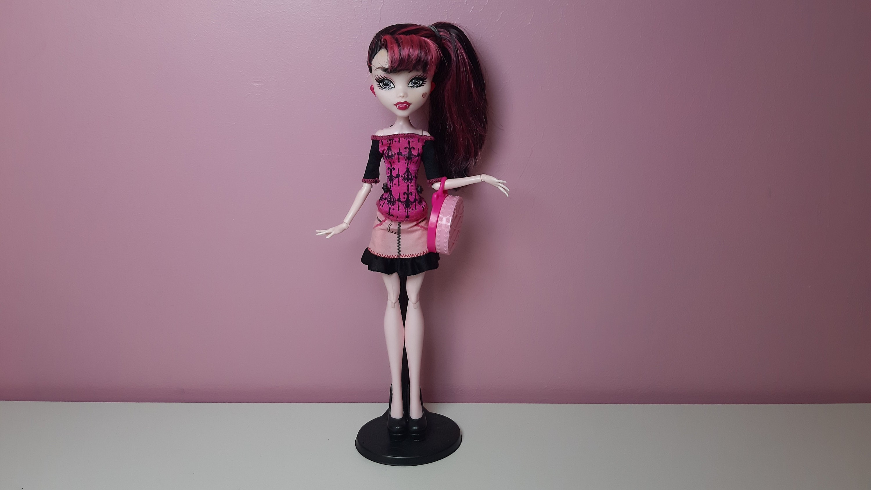 Base Scaris Draculaura Doll