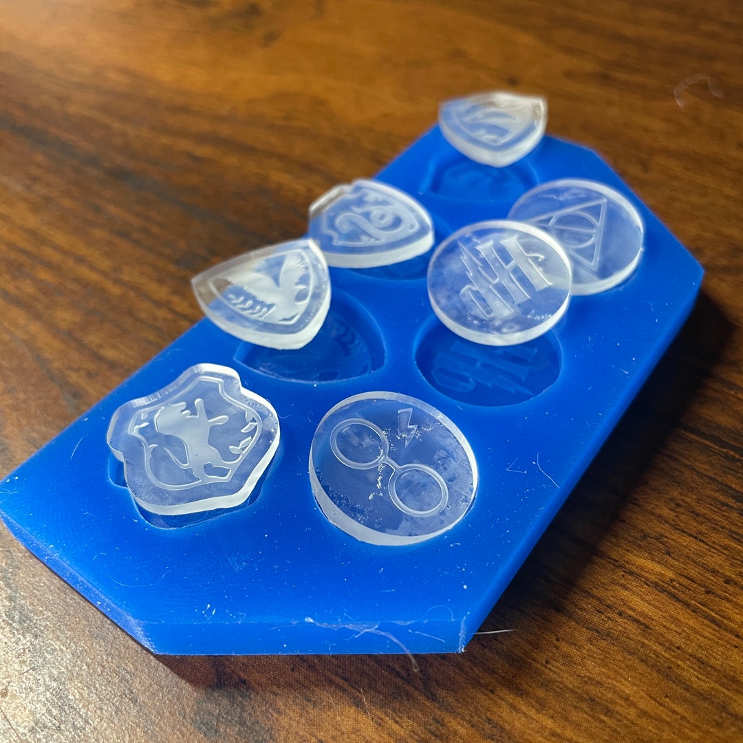 3D PRINTED MASTERS - Wizard House Crest Pin Token - Unpolished Resin 3D ...