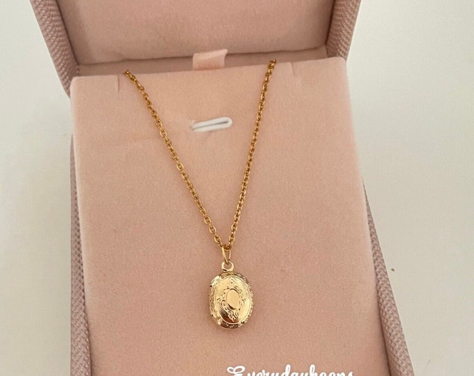 Gold Mini Oval Locket, Vintage Inspired, Dainty Photo Locket ...
