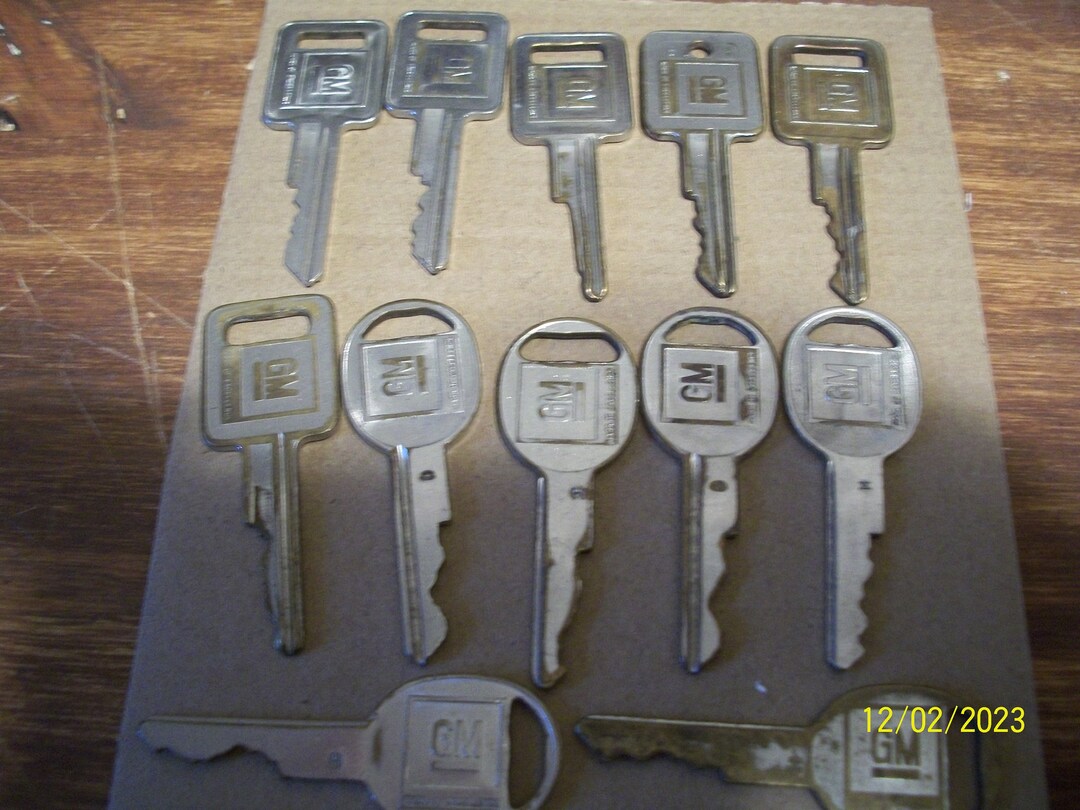12 Vintage General Motors Keys for Crafts - Etsy
