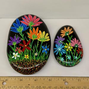 Hand Painted Flower Rocks, Set of Two. - Etsy