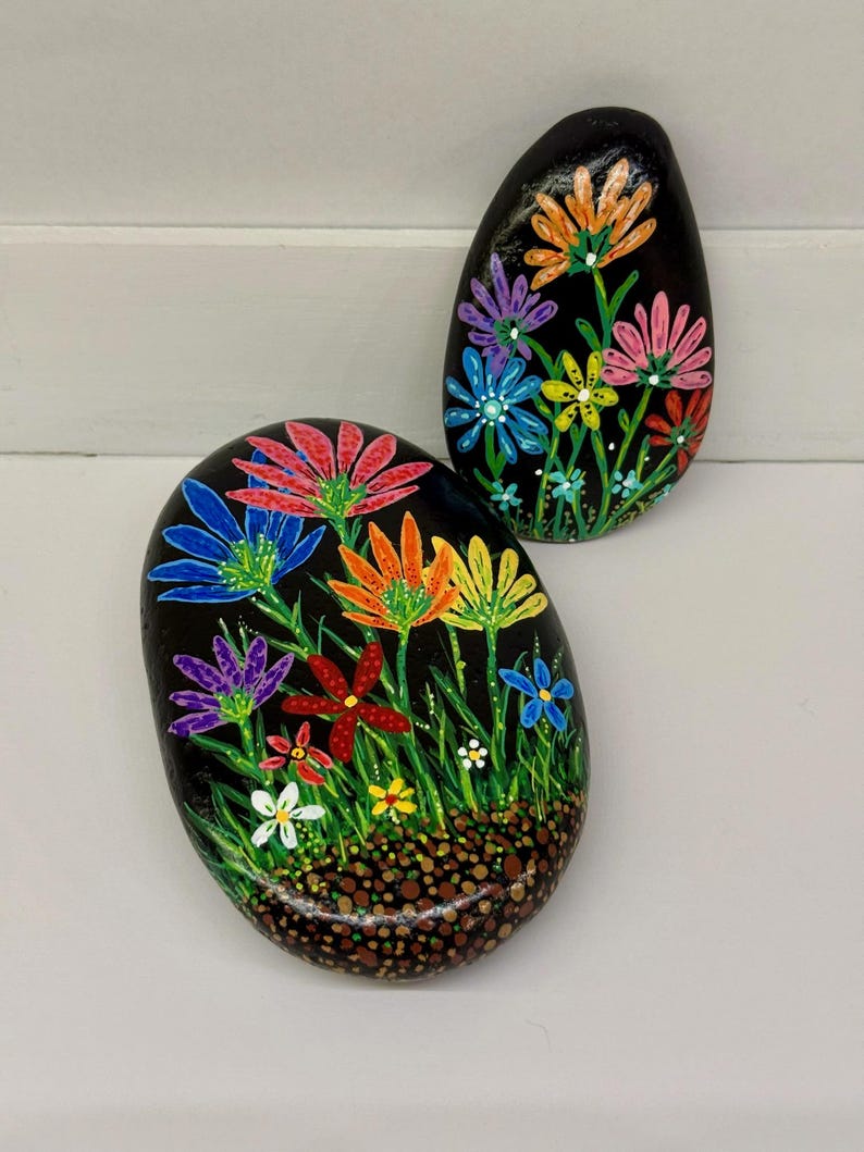 Hand Painted Flower Rocks, Set of Two. - Etsy