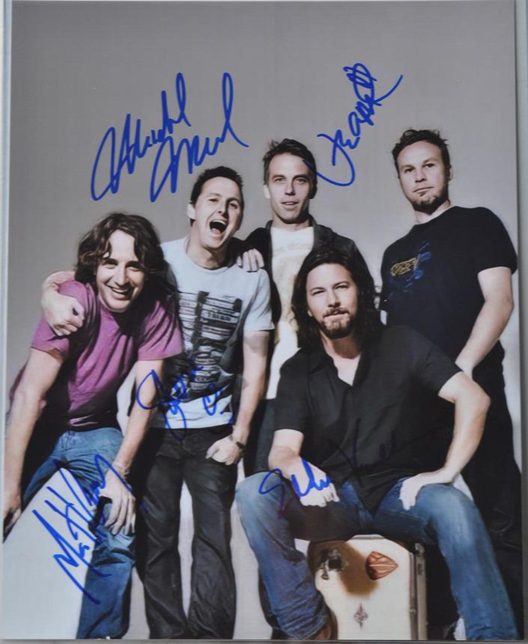 PEARL JAM Signed Photo X5 - Eddie Vedder, Stone Gossard, Mike Mccready ...