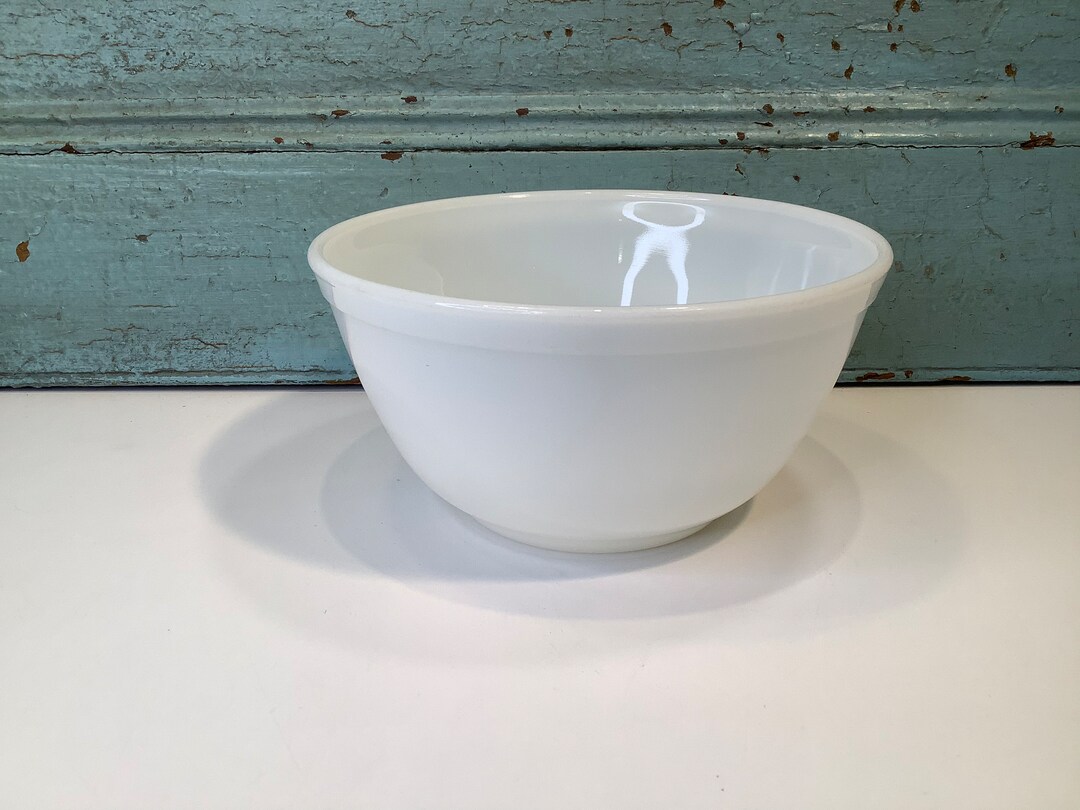 Vintage Pyrex White Mixing Bowl #402 - Etsy
