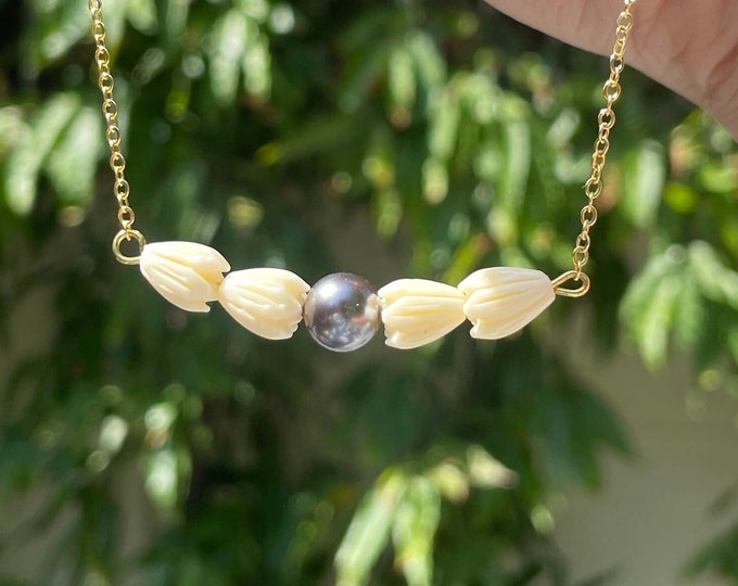 Extra Long Mother of Pearl Pikake or Sandalwood Tahitian Pearl Necklace ...