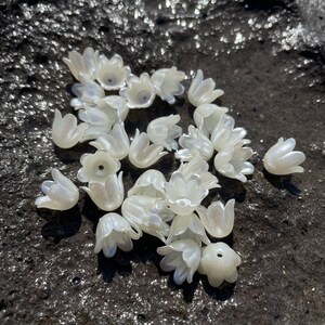 White Pakalana Beads- Mock Mother of Pearl Hawaiian Flowers DIY Jewelry ...