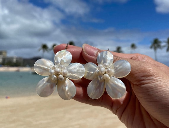 Mother of pearl flower earrings store