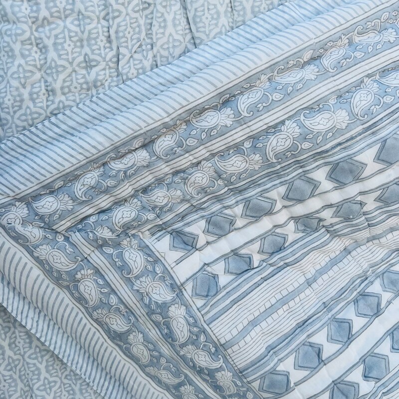 Traditional Quilt - Etsy