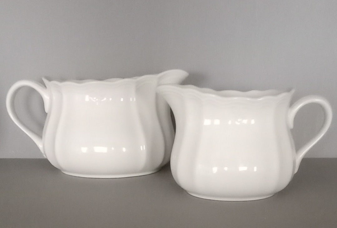 Dishes 2 Lenox Pitchers Casual Elegance Creamer Sauce/gravy White ...