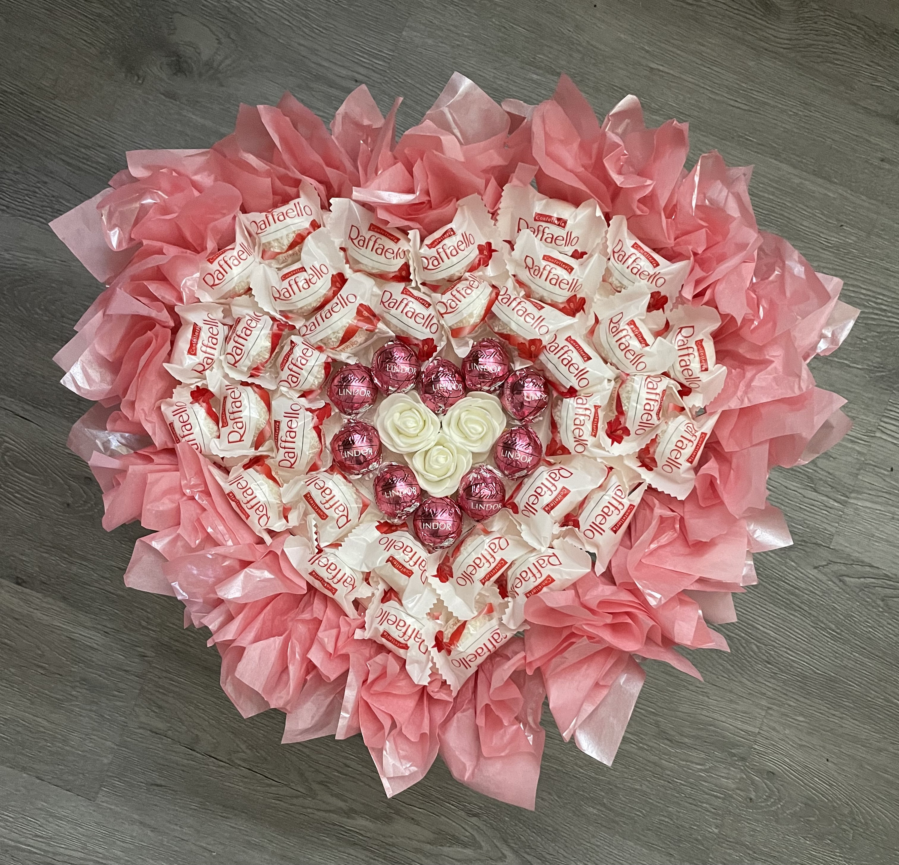 Raffaello & Lindt Lindor Pralinen Herz Strauß Geschenk für Muttertag ...