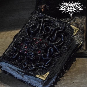 2023 New Cuhulhu Shub-niggurath Book Necronomicon Evil Sheep Head ...