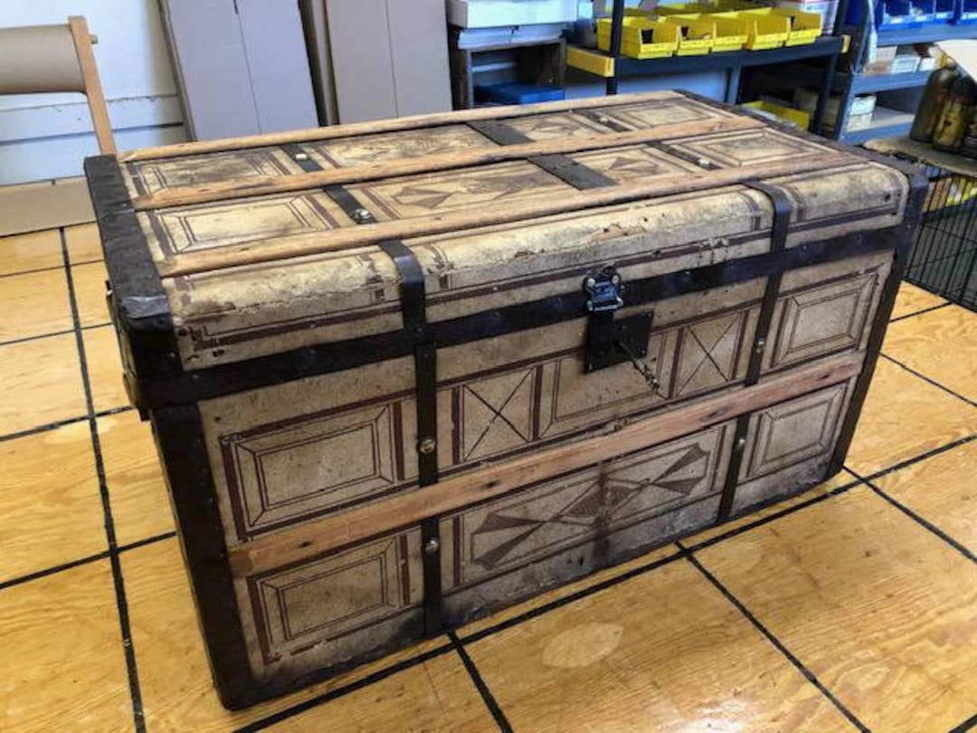 T1963 Mid-size Antique Trunk From the 1870s With Hand-drawn Lines - Etsy