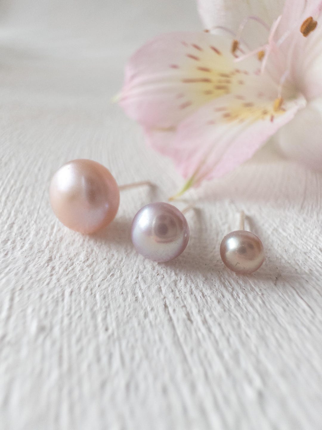 Beautiful Freshwater Dusky Pink or Pink/purple Button Pearl Studs. 14kt ...