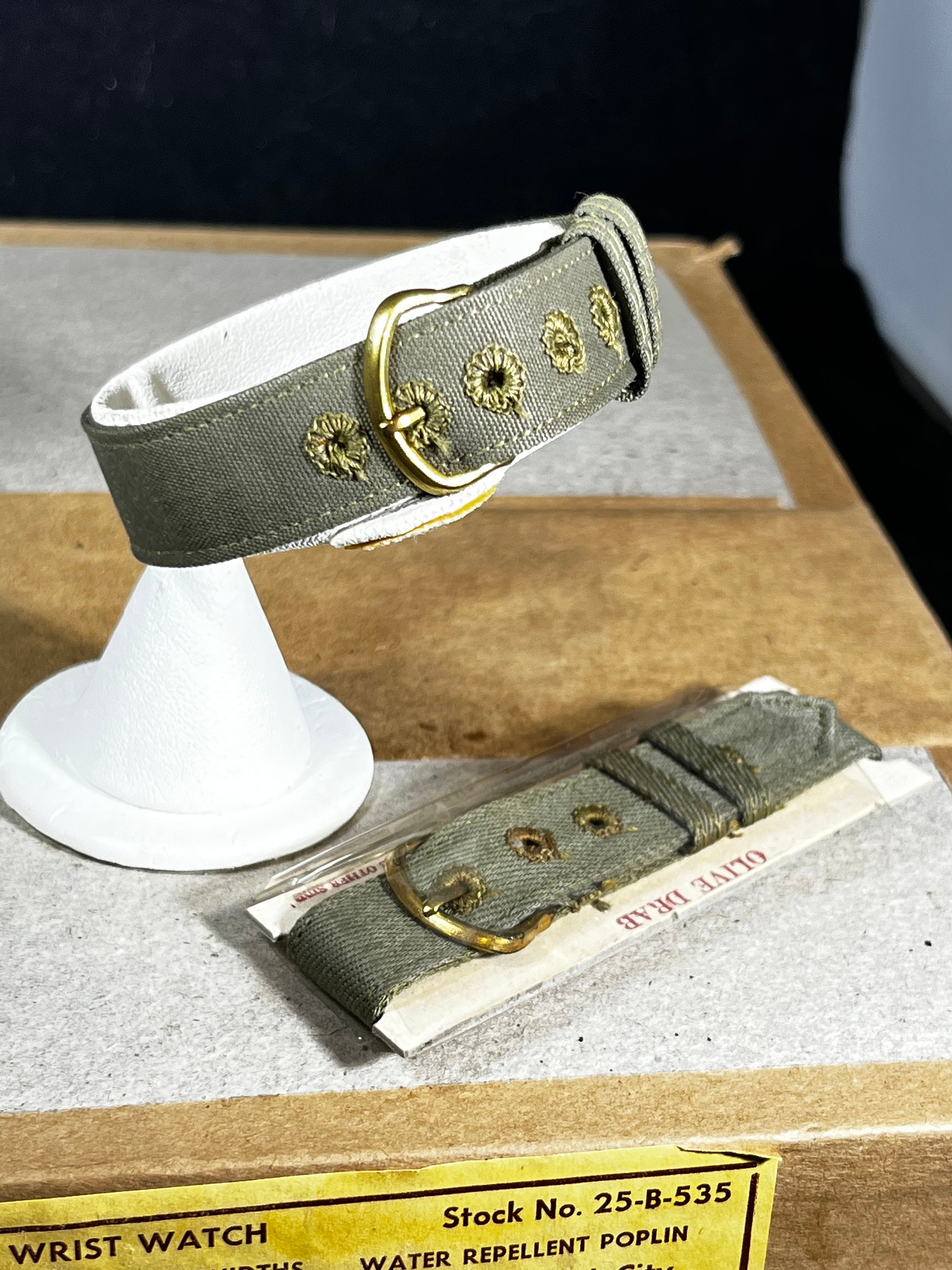 Authentic 1945 WW2 Military Issue 1-piece Watch Band Strap 16mm Wide (5 ...