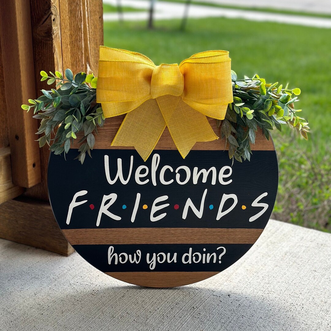 Welcome Wooden Door Hanger / Friends Show Welcome Sign / Front Door ...