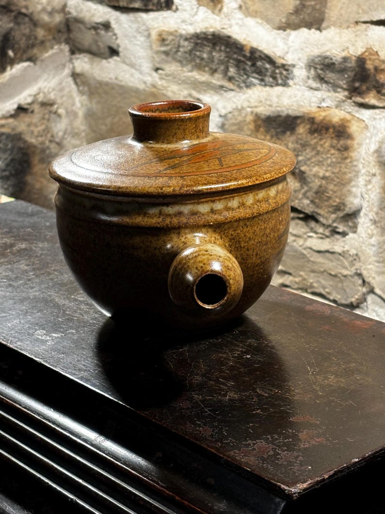 Cuenco vintage con asa de David Winkley Vellow Studio Pottery, con tapa ...