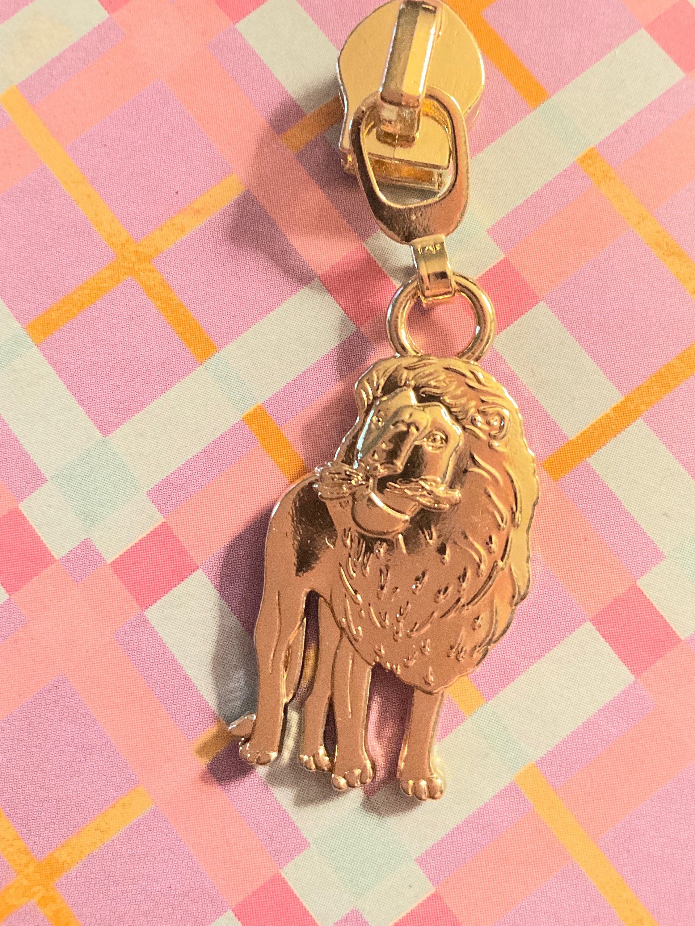Lion Rainbow Iridescent #5 Zipper Pull Goes Perfect With Tula Pink ...